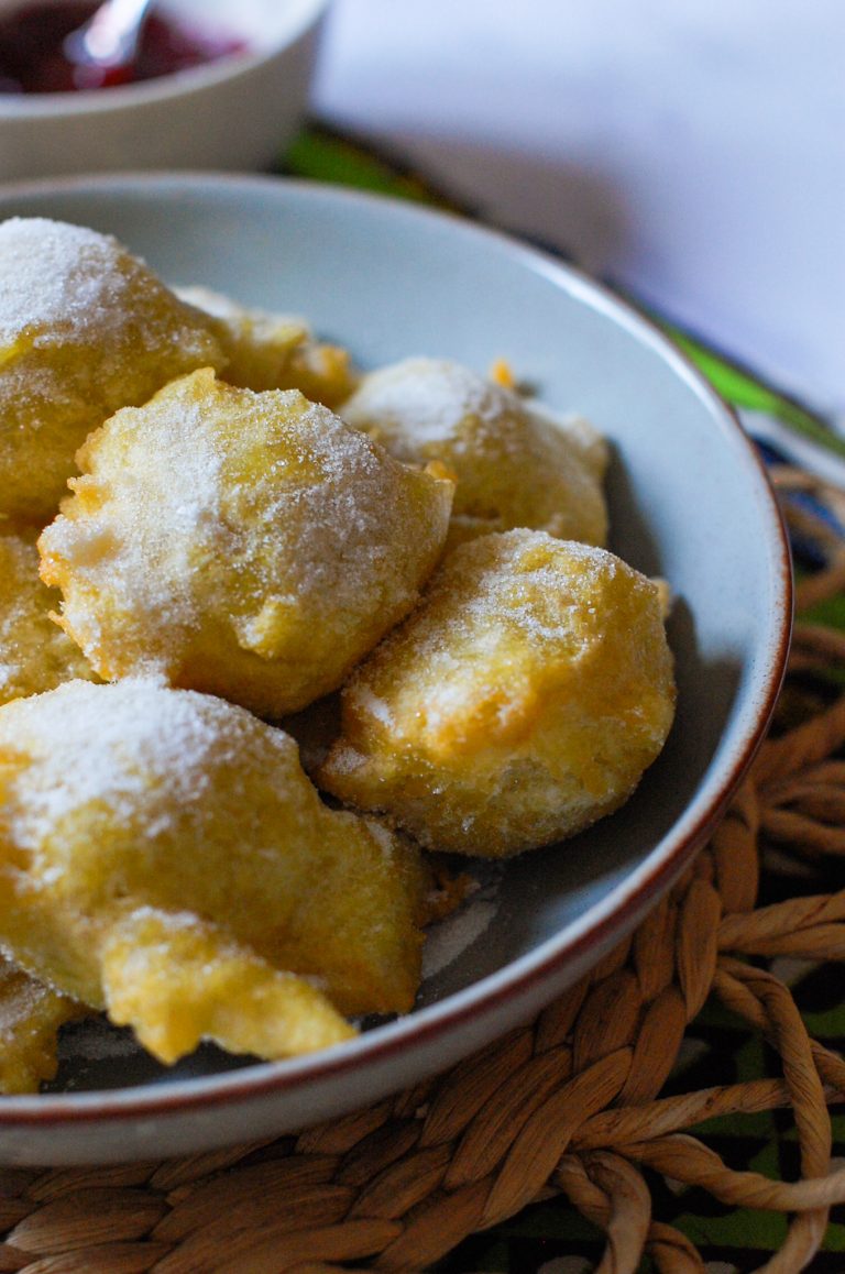 Magwinya / African Fat Cakes (Mini doughnuts) - Jess Eats and Travels